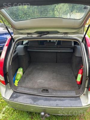 Green Volvo V50 2006 in Kuldiga, with an engine capacity of 2.00 L and mileage of 302 thousand km for 2200 €, photo 8 on AUTOMOTO.COM.LV
