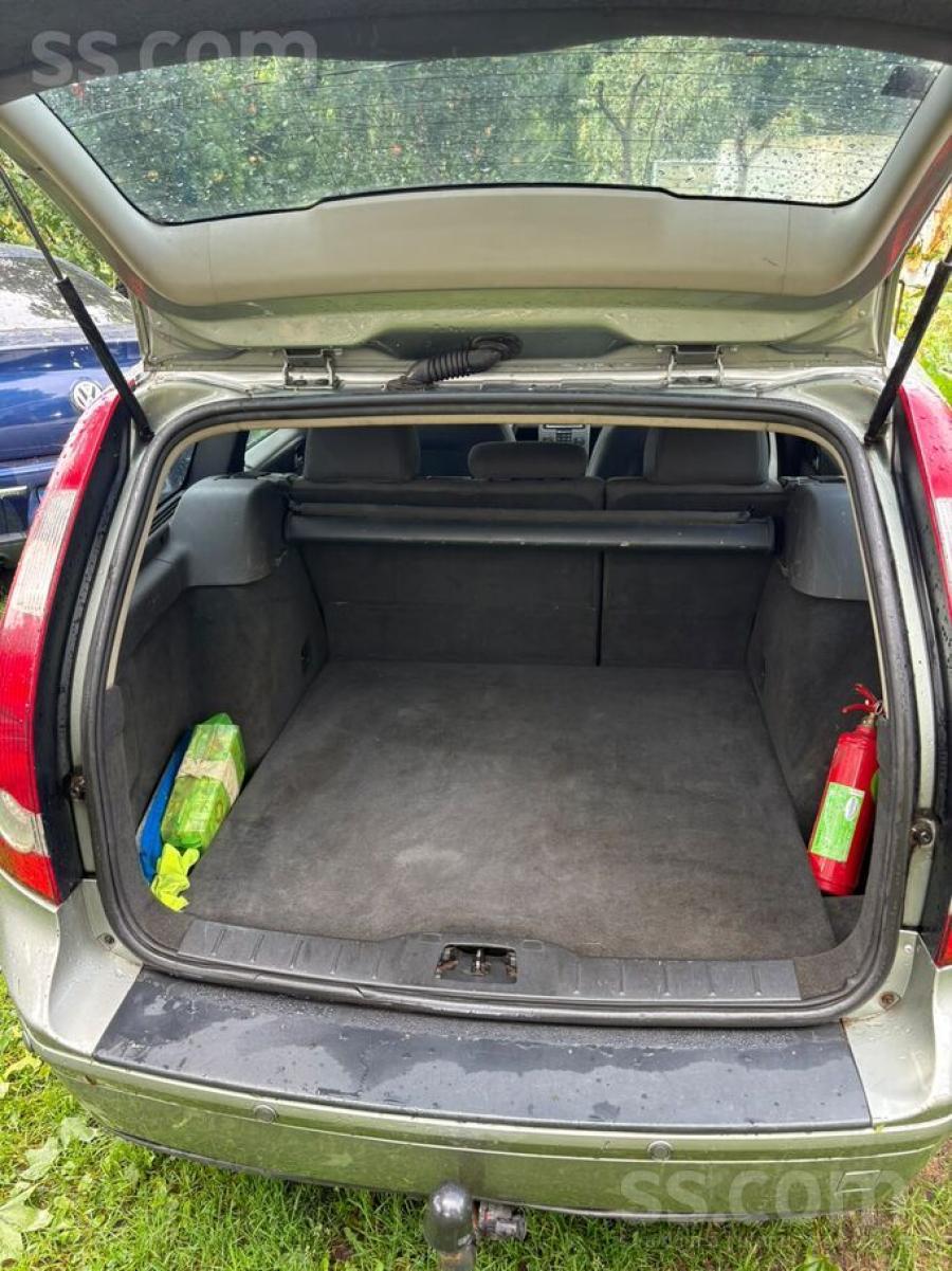 Green Volvo V50 2006 in Kuldiga, with an engine capacity of 2.00 L and mileage of 302 thousand km for 2200 €, photo 8 on AUTOMOTO.COM.LV