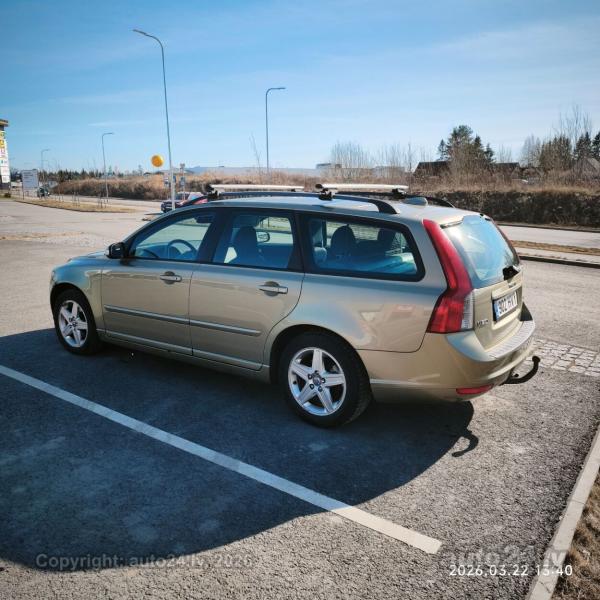 Green Volvo V50 2007 in Tallinn, with an engine capacity of 1.60 L and mileage of 35 thousand km for 2850 €, photo 4 on AUTOMOTO.COM.LV