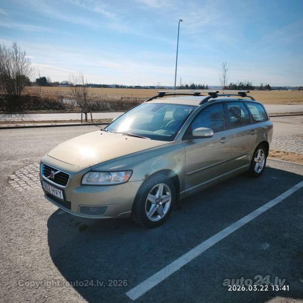 Green Volvo V50 2007 in Tallinn, with an engine capacity of 1.60 L and mileage of 35 thousand km for 2850 €, photo 6 on AUTOMOTO.COM.LV