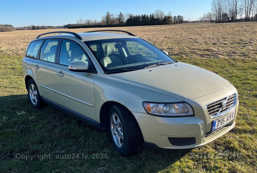 Green Volvo V50 2007 in Tallinn, with an engine capacity of 1.80 L and mileage of 300 thousand km for 2200 €, photo 1 on AUTOMOTO.COM.LV