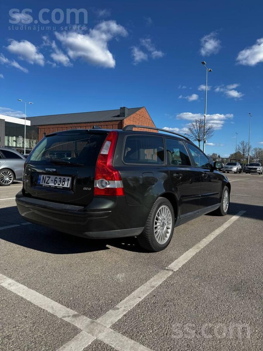 Green Volvo V50 2007 in Riga, with an engine capacity of 2.00 L and mileage of 263 thousand km for 1800 €, photo 3 on AUTOMOTO.COM.LV