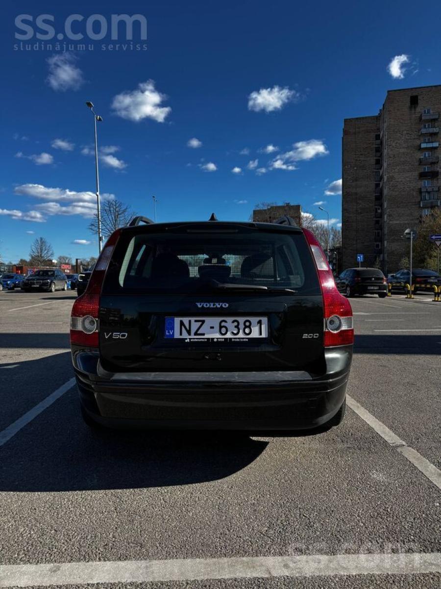 Green Volvo V50 2007 in Riga, with an engine capacity of 2.00 L and mileage of 263 thousand km for 1800 €, photo 4 on AUTOMOTO.COM.LV