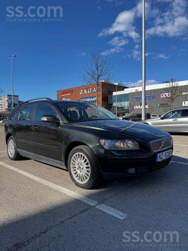Green Volvo V50 2007 in Riga, with an engine capacity of 2.00 L and mileage of 263 thousand km for 1800 €, photo 4 on AUTOMOTO.COM.LV
