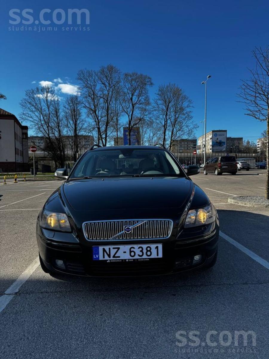 Green Volvo V50 2007 in Riga, with an engine capacity of 2.00 L and mileage of 263 thousand km for 1800 €, photo 6 on AUTOMOTO.COM.LV