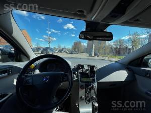 Green Volvo V50 2007 in Riga, with an engine capacity of 2.00 L and mileage of 263 thousand km for 1800 €, photo 7 on AUTOMOTO.COM.LV