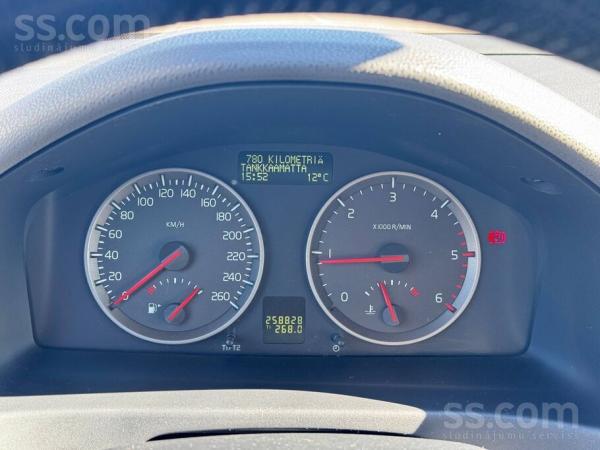 Green Volvo V50 2007 in Riga, with an engine capacity of 2.00 L and mileage of 263 thousand km for 1800 €, photo 7 on AUTOMOTO.COM.LV