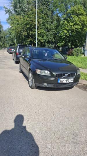 Zaļš Volvo V50 2007 Rīga, ar dzinēja tilpumu 2.00 L un nobraukumu 361 tūkst. km par 1100 €, foto  vietnē AUTOMOTO.COM.LV