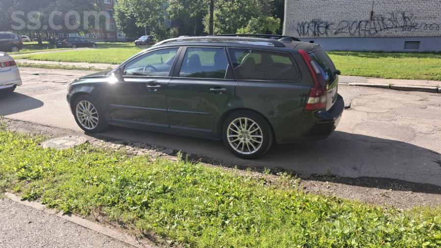 Zaļš Volvo V50 2007 Rīga, ar dzinēja tilpumu 2.00 L un nobraukumu 361 tūkst. km par 1100 €, foto 4 vietnē AUTOMOTO.COM.LV