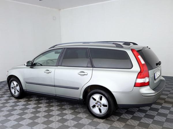 Green Volvo V50 2007 in Tallinn, with an engine capacity of 1.80 L and mileage of 315 thousand km for 699 €, photo 4 on AUTOMOTO.COM.LV