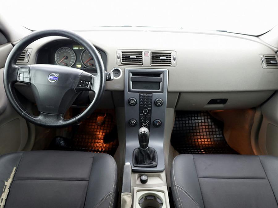 Zaļš Volvo V50 2007 Tallina, ar dzinēja tilpumu 1.80 L un nobraukumu 315 tūkst. km par 699 €, foto 6 vietnē AUTOMOTO.COM.LV