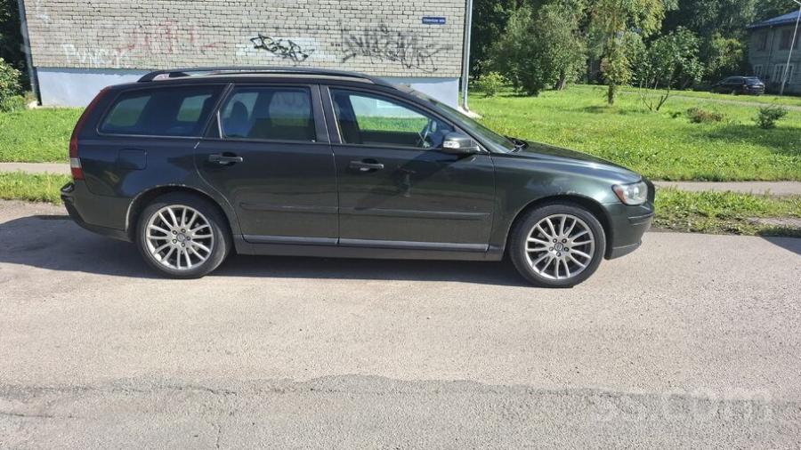 Green Volvo V50 2007 in Riga, with an engine capacity of 2.00 L and mileage of 361 thousand km for 900 €, photo 3 on AUTOMOTO.COM.LV