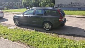 Green Volvo V50 2007 in Riga, with an engine capacity of 2.00 L and mileage of 361 thousand km for 900 €, photo 4 on AUTOMOTO.COM.LV