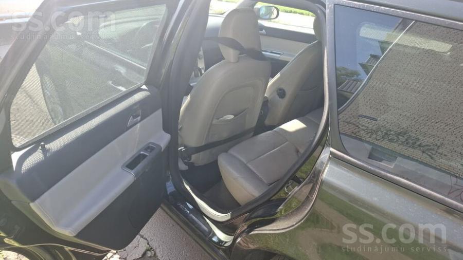 Green Volvo V50 2007 in Riga, with an engine capacity of 2.00 L and mileage of 361 thousand km for 900 €, photo 7 on AUTOMOTO.COM.LV