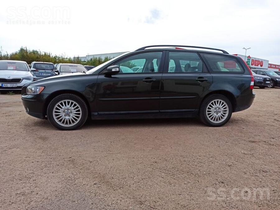 Zaļš Volvo V50 2007 Daugavpils, ar dzinēja tilpumu 2.00 L un nobraukumu 0 tūkst. km par 1980 €, foto 5 vietnē AUTOMOTO.COM.LV