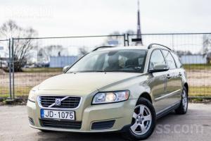 Green Volvo V50 2008 in Riga, with an engine capacity of 1.60 L and mileage of 372 thousand km for 3500 €, photo 1 on AUTOMOTO.COM.LV