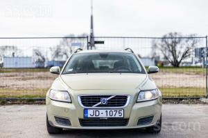Green Volvo V50 2008 in Riga, with an engine capacity of 1.60 L and mileage of 372 thousand km for 3500 €, photo 3 on AUTOMOTO.COM.LV
