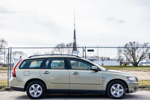 Green Volvo V50 2008 in Riga, with an engine capacity of 1.60 L and mileage of 372 thousand km for 2900 €, photo 5 on AUTOMOTO.COM.LV