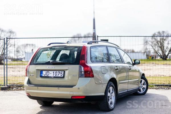 Green Volvo V50 2008 in Riga, with an engine capacity of 1.60 L and mileage of 372 thousand km for 2900 €, photo 6 on AUTOMOTO.COM.LV