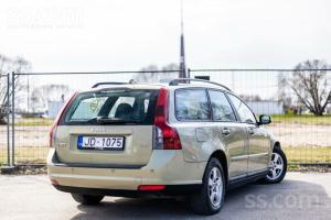 Green Volvo V50 2008 in Riga, with an engine capacity of 1.60 L and mileage of 372 thousand km for 3500 €, photo 6 on AUTOMOTO.COM.LV