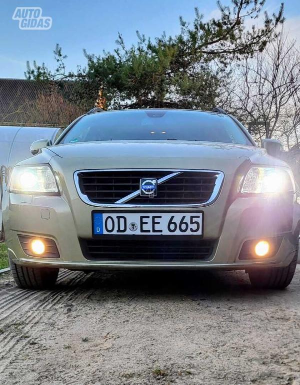 Green Volvo V50 2008 in Marijampole, with an engine capacity of 2.00 L and mileage of 259 thousand km for 2700 €, photo 2 on AUTOMOTO.COM.LV