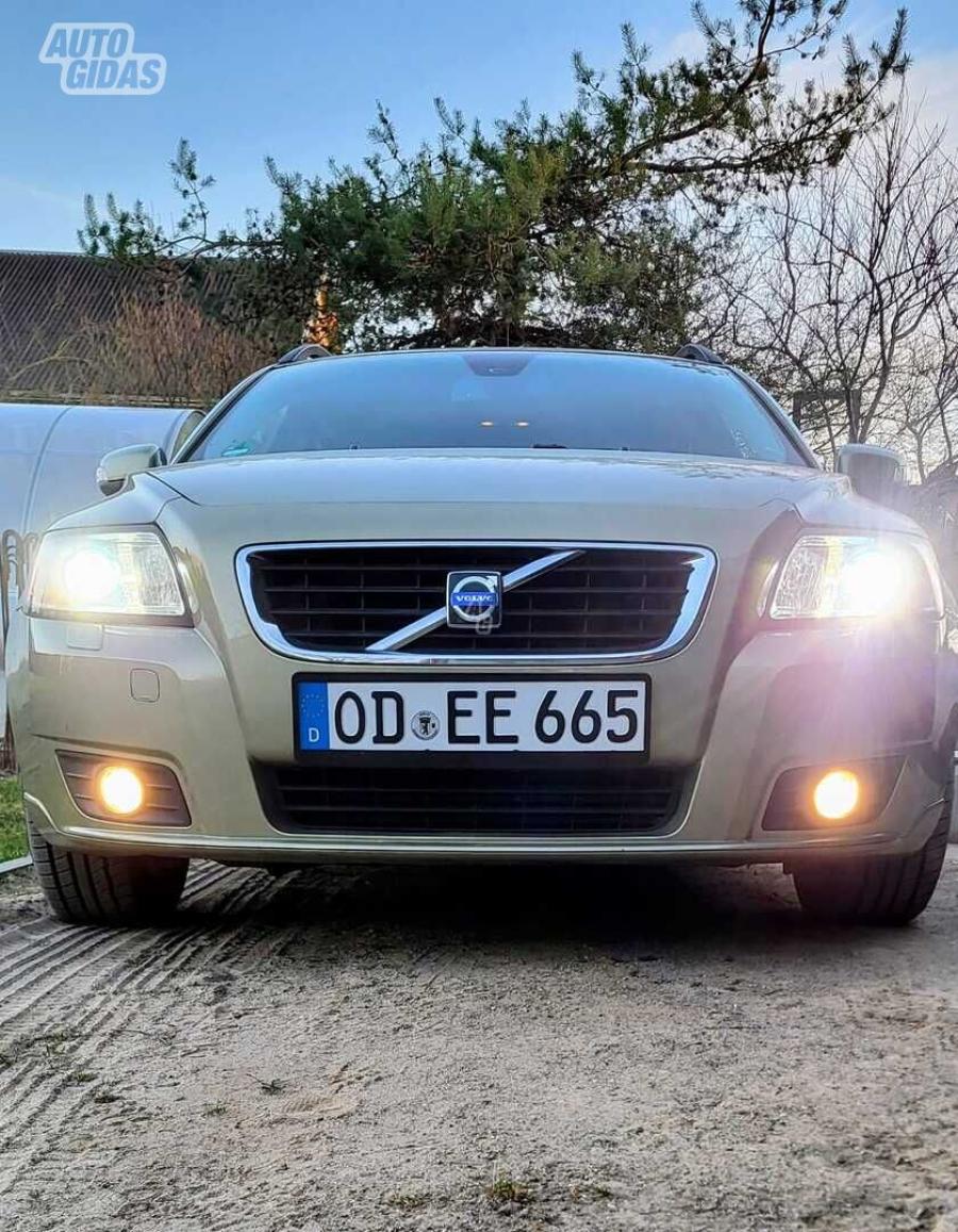 Green Volvo V50 2008 in Marijampole, with an engine capacity of 2.00 L and mileage of 259 thousand km for 2700 €, photo 3 on AUTOMOTO.COM.LV