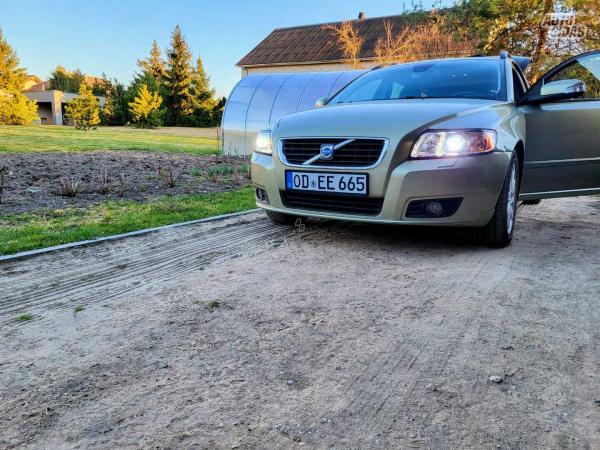 Green Volvo V50 2008 in Marijampole, with an engine capacity of 2.00 L and mileage of 259 thousand km for 2700 €, photo 4 on AUTOMOTO.COM.LV