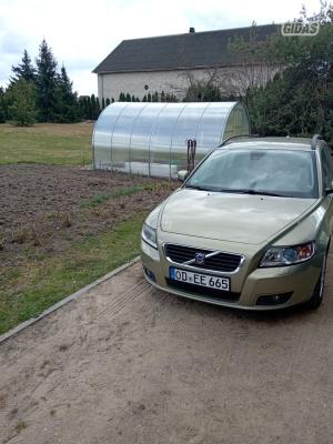 Green Volvo V50 2008 in Marijampole, with an engine capacity of 2.00 L and mileage of 259 thousand km for 2700 €, photo 9 on AUTOMOTO.COM.LV