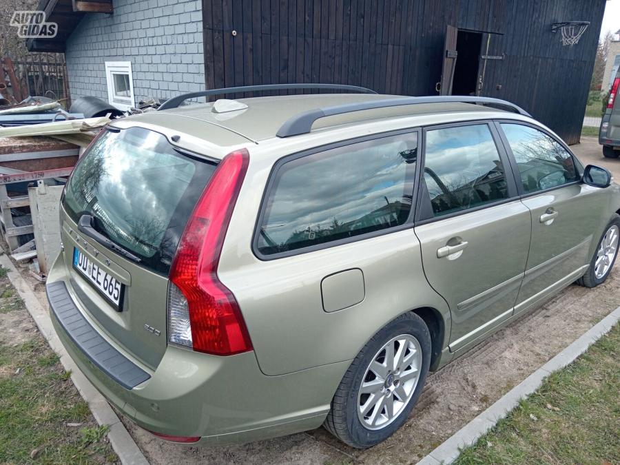 Green Volvo V50 2008 in Marijampole, with an engine capacity of 2.00 L and mileage of 259 thousand km for 2700 €, photo 13 on AUTOMOTO.COM.LV