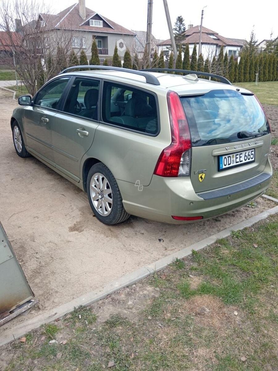 Green Volvo V50 2008 in Marijampole, with an engine capacity of 2.00 L and mileage of 259 thousand km for 2700 €, photo 16 on AUTOMOTO.COM.LV