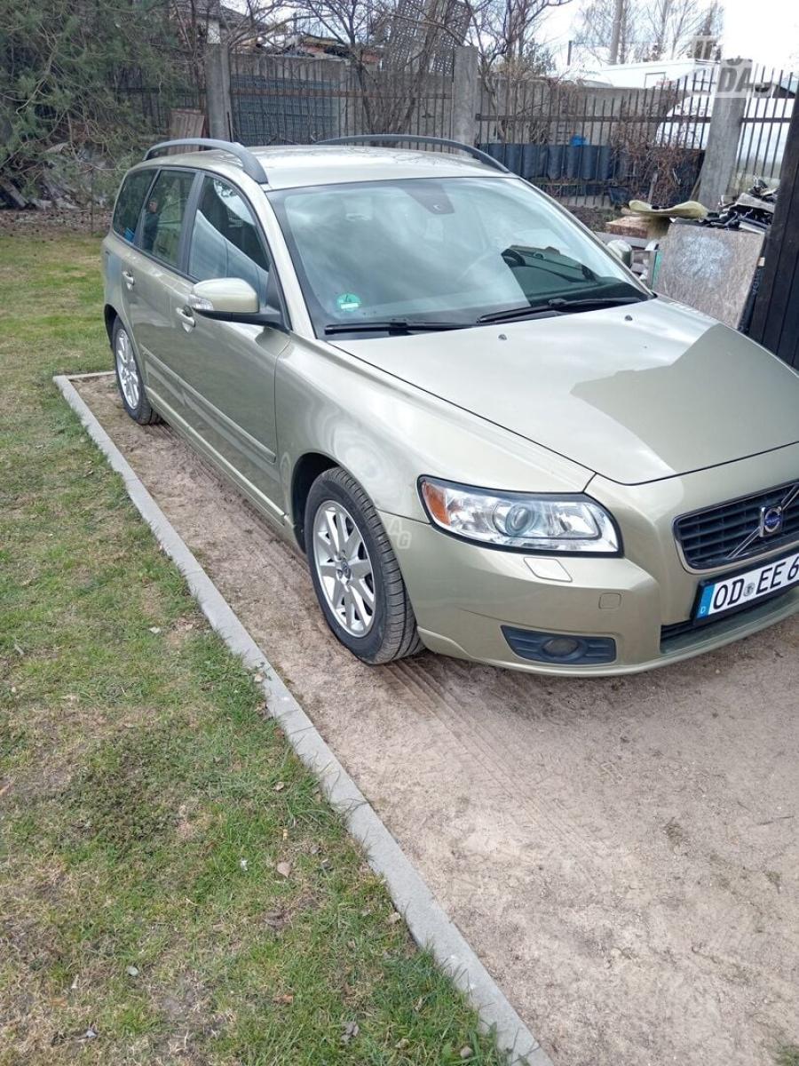 Green Volvo V50 2008 in Marijampole, with an engine capacity of 2.00 L and mileage of 259 thousand km for 2700 €, photo 18 on AUTOMOTO.COM.LV