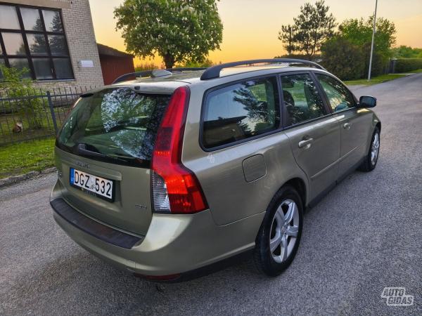 Green Volvo V50 2008 in Taurage, with an engine capacity of 2.00 L and mileage of 388 thousand km for 1750 €, photo 6 on AUTOMOTO.COM.LV
