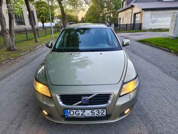 Green Volvo V50 2008 in Taurage, with an engine capacity of 2.00 L and mileage of 388 thousand km for 1750 €, photo 7 on AUTOMOTO.COM.LV