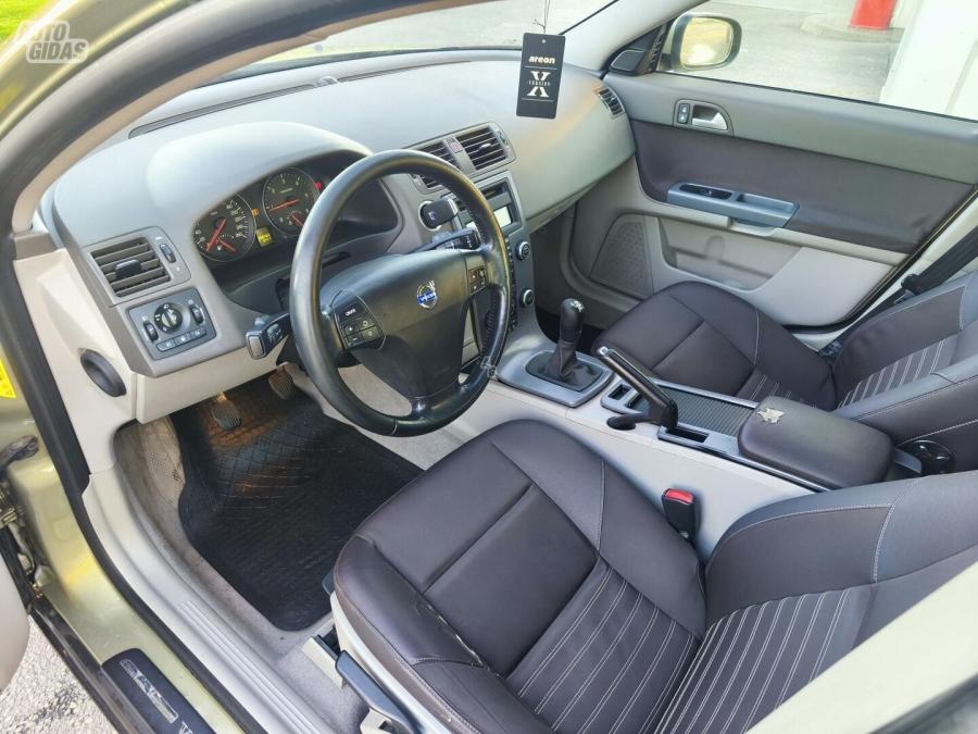 Zaļš Volvo V50 2008 Tauragė, ar dzinēja tilpumu 2.00 L un nobraukumu 388 tūkst. km par 1750 €, foto 10 vietnē AUTOMOTO.COM.LV