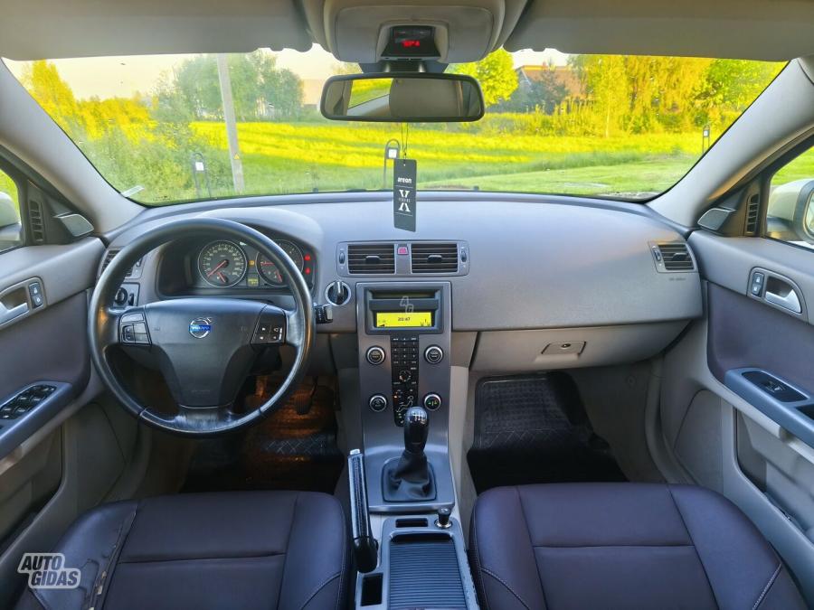 Zaļš Volvo V50 2008 Tauragė, ar dzinēja tilpumu 2.00 L un nobraukumu 388 tūkst. km par 1750 €, foto 12 vietnē AUTOMOTO.COM.LV