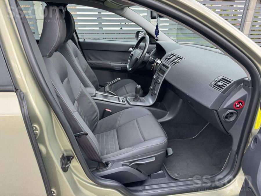 Zaļš Volvo V50 2008 Jelgava, ar dzinēja tilpumu 1.80 L un nobraukumu 266 tūkst. km par 3750 €, foto 14 vietnē AUTOMOTO.COM.LV