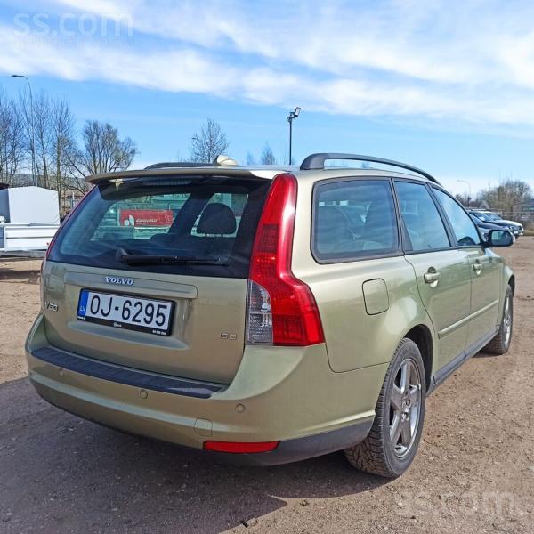 Zaļš Volvo V50 2008 Daugavpils, ar dzinēja tilpumu 1.60 L un nobraukumu 0 tūkst. km par 3200 €, foto 5 vietnē AUTOMOTO.COM.LV