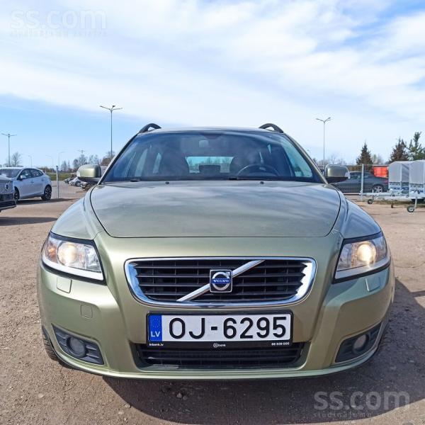 Green Volvo V50 2008 in Daugavpils, with an engine capacity of 1.60 L and mileage of 0 thousand km for 3200 €, photo 3 on AUTOMOTO.COM.LV