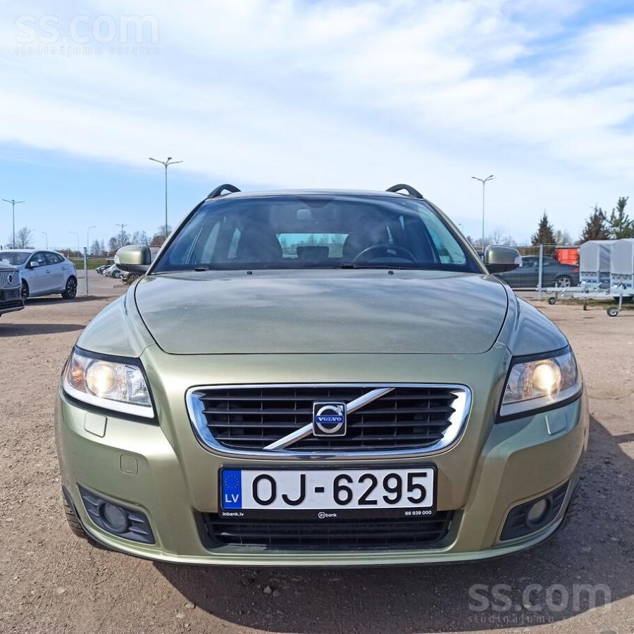 Green Volvo V50 2008 in Daugavpils, with an engine capacity of 1.60 L and mileage of 0 thousand km for 3200 €, photo 4 on AUTOMOTO.COM.LV