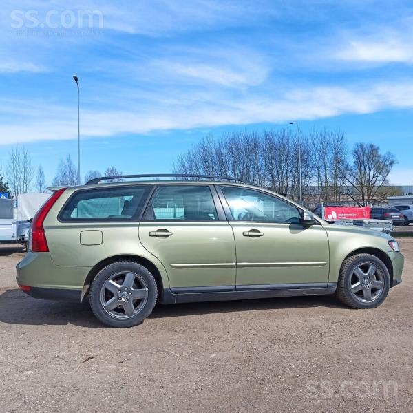 Green Volvo V50 2008 in Daugavpils, with an engine capacity of 1.60 L and mileage of 0 thousand km for 3200 €, photo 4 on AUTOMOTO.COM.LV