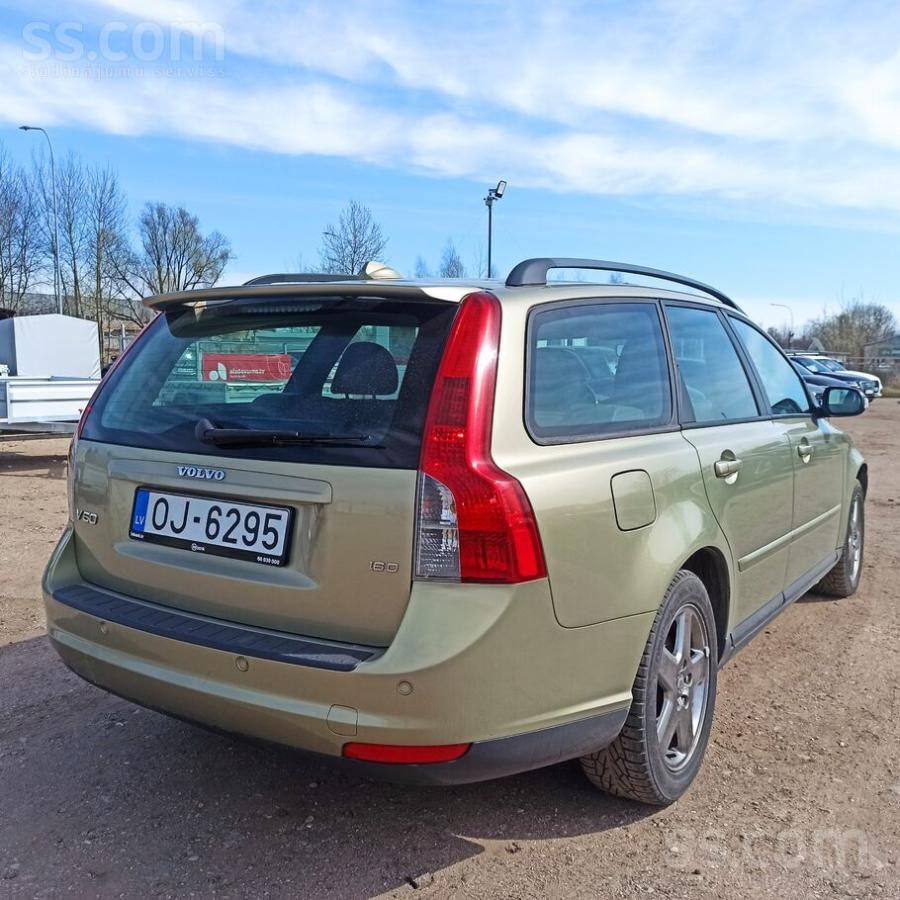 Green Volvo V50 2008 in Daugavpils, with an engine capacity of 1.60 L and mileage of 0 thousand km for 3200 €, photo 6 on AUTOMOTO.COM.LV