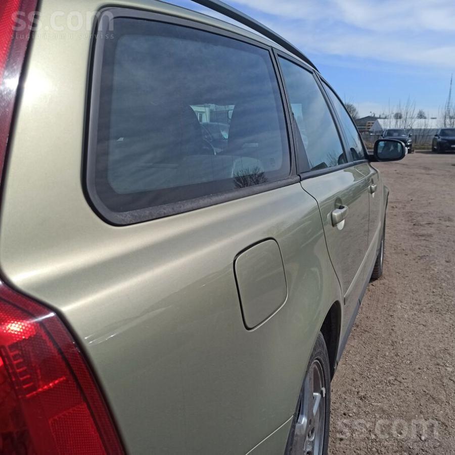 Green Volvo V50 2008 in Daugavpils, with an engine capacity of 1.60 L and mileage of 0 thousand km for 3200 €, photo 7 on AUTOMOTO.COM.LV