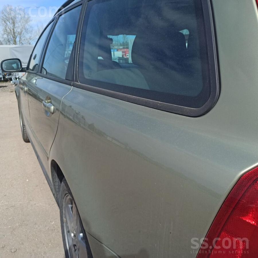 Green Volvo V50 2008 in Daugavpils, with an engine capacity of 1.60 L and mileage of 0 thousand km for 3200 €, photo 9 on AUTOMOTO.COM.LV