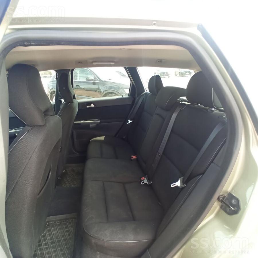 Green Volvo V50 2008 in Daugavpils, with an engine capacity of 1.60 L and mileage of 0 thousand km for 3200 €, photo 13 on AUTOMOTO.COM.LV