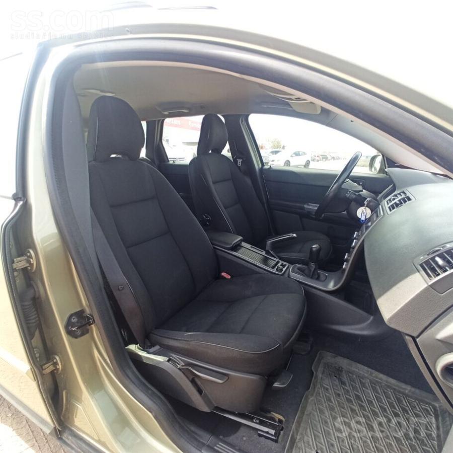 Green Volvo V50 2008 in Daugavpils, with an engine capacity of 1.60 L and mileage of 0 thousand km for 3200 €, photo 15 on AUTOMOTO.COM.LV