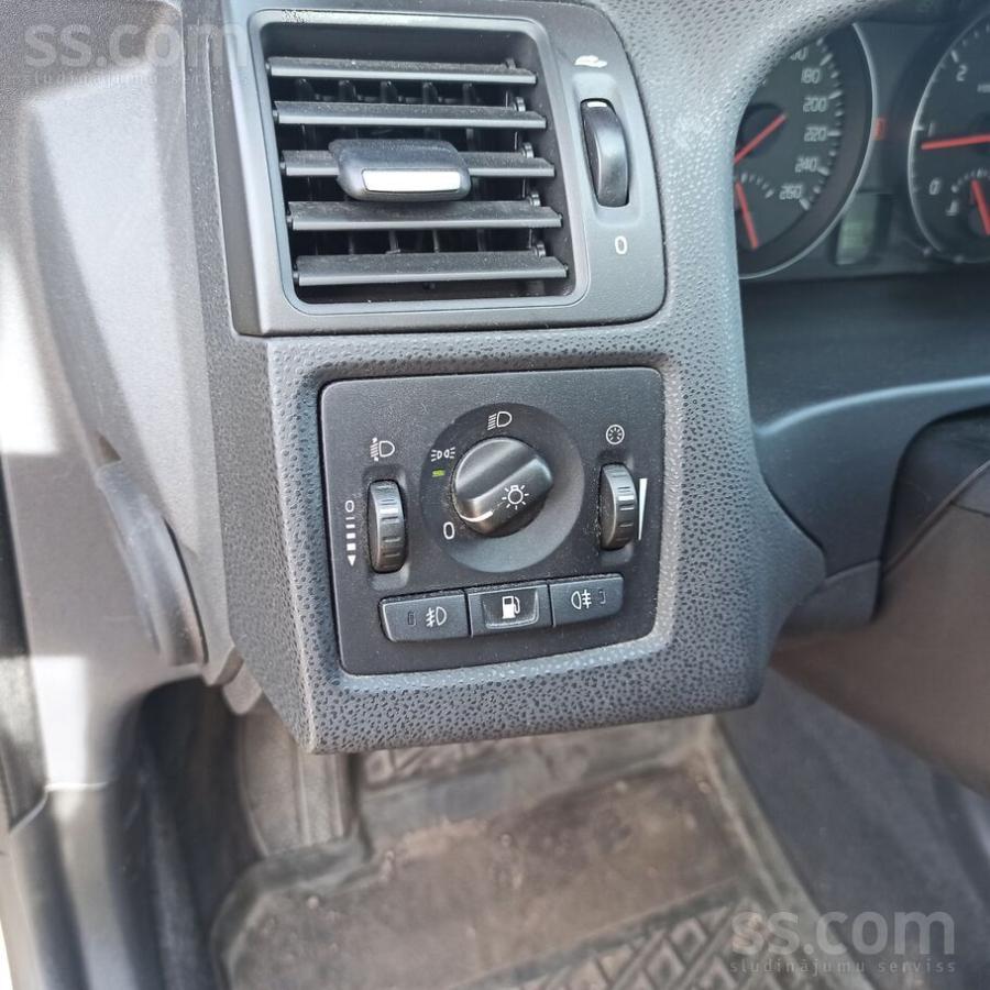 Green Volvo V50 2008 in Daugavpils, with an engine capacity of 1.60 L and mileage of 0 thousand km for 3200 €, photo 21 on AUTOMOTO.COM.LV