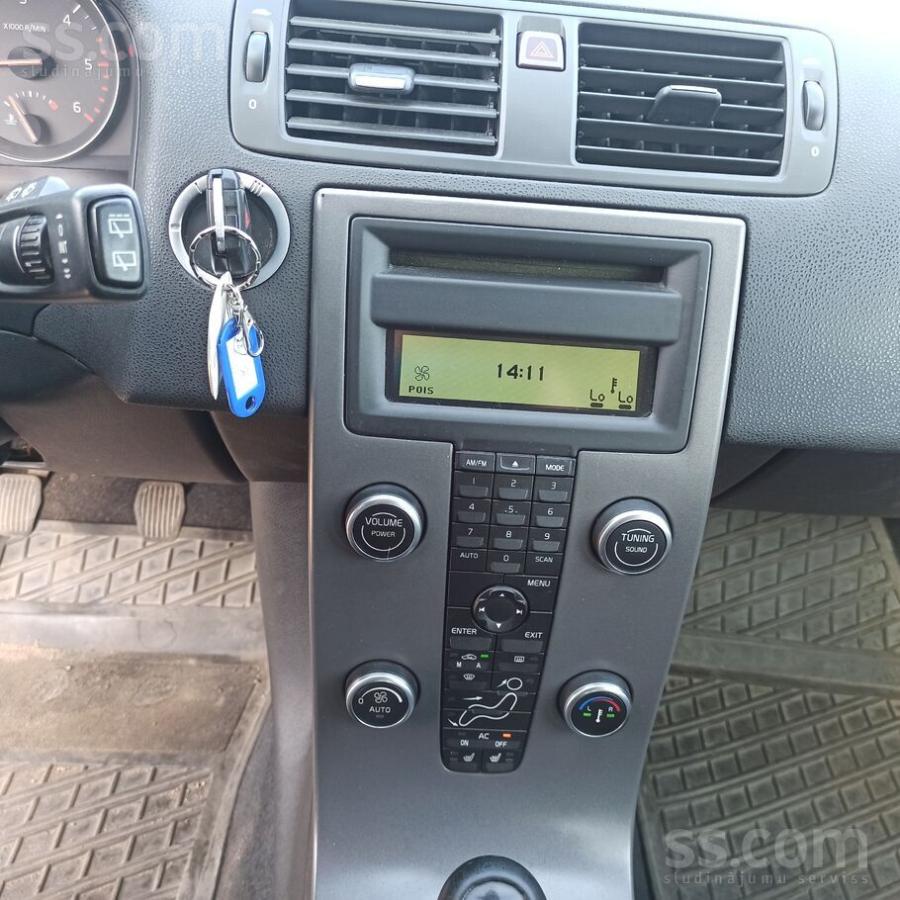 Green Volvo V50 2008 in Daugavpils, with an engine capacity of 1.60 L and mileage of 0 thousand km for 3200 €, photo 24 on AUTOMOTO.COM.LV