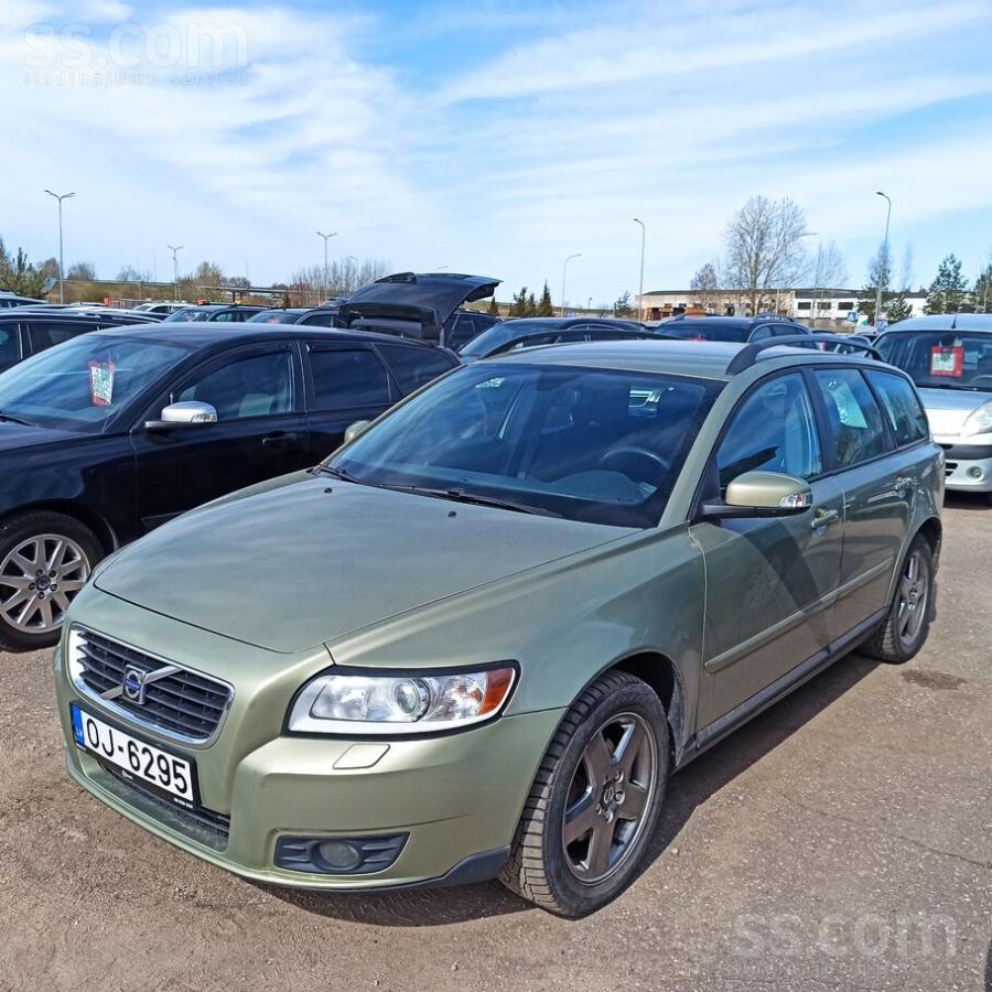 Green Volvo V50 2008 in Daugavpils, with an engine capacity of 1.60 L and mileage of 0 thousand km for 3200 €, photo 26 on AUTOMOTO.COM.LV