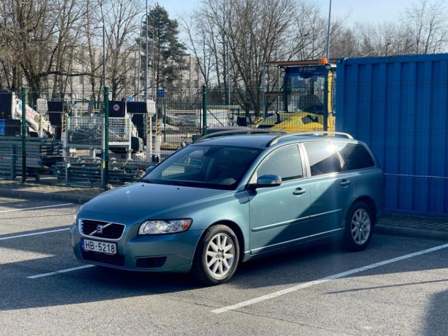 Zaļš Volvo V50 2008 Rīga, ar dzinēja tilpumu 2.40 L un nobraukumu 0 tūkst. km par 3800 €, foto 1 vietnē AUTOMOTO.COM.LV