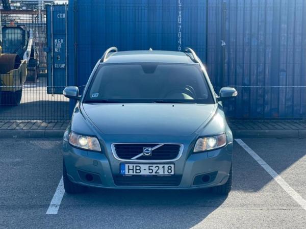 Green Volvo V50 2008 in Riga, with an engine capacity of 2.40 L and mileage of 0 thousand km for 3800 €, photo 2 on AUTOMOTO.COM.LV